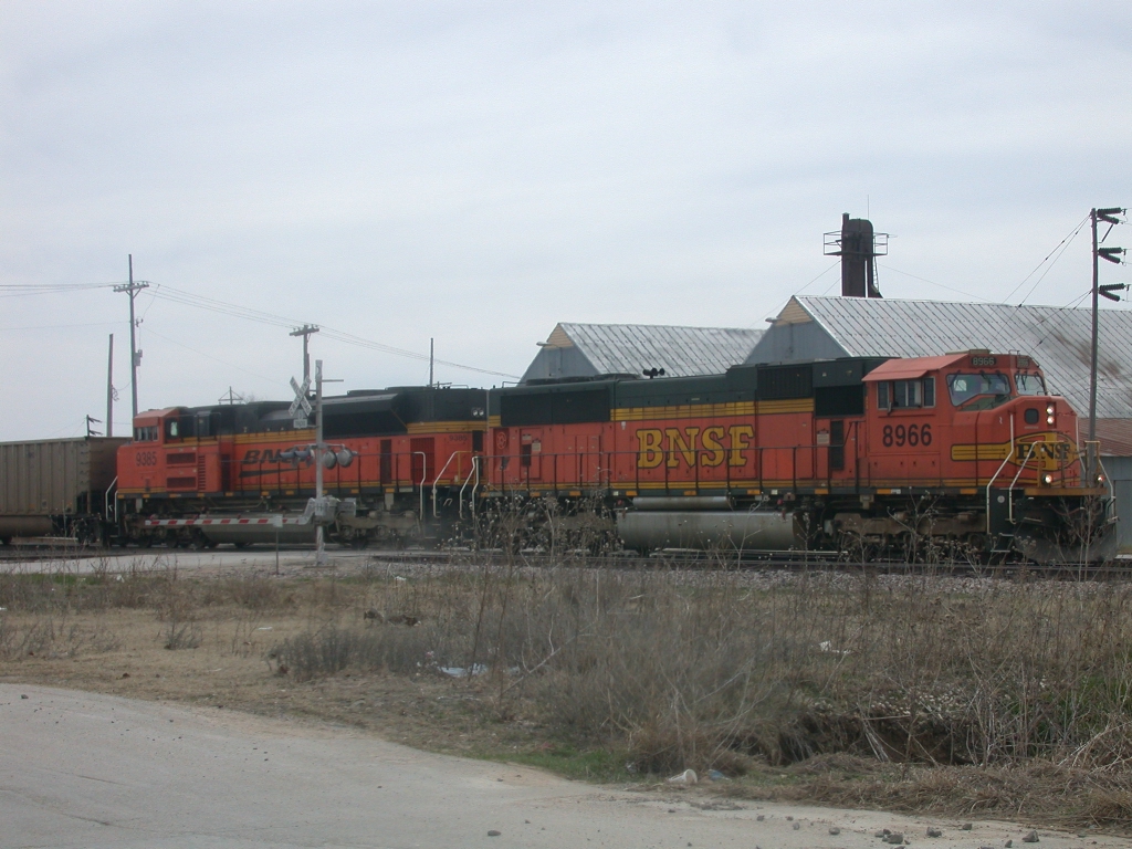 BNSF 8966 28Feb2010 NB with empties through Bowie